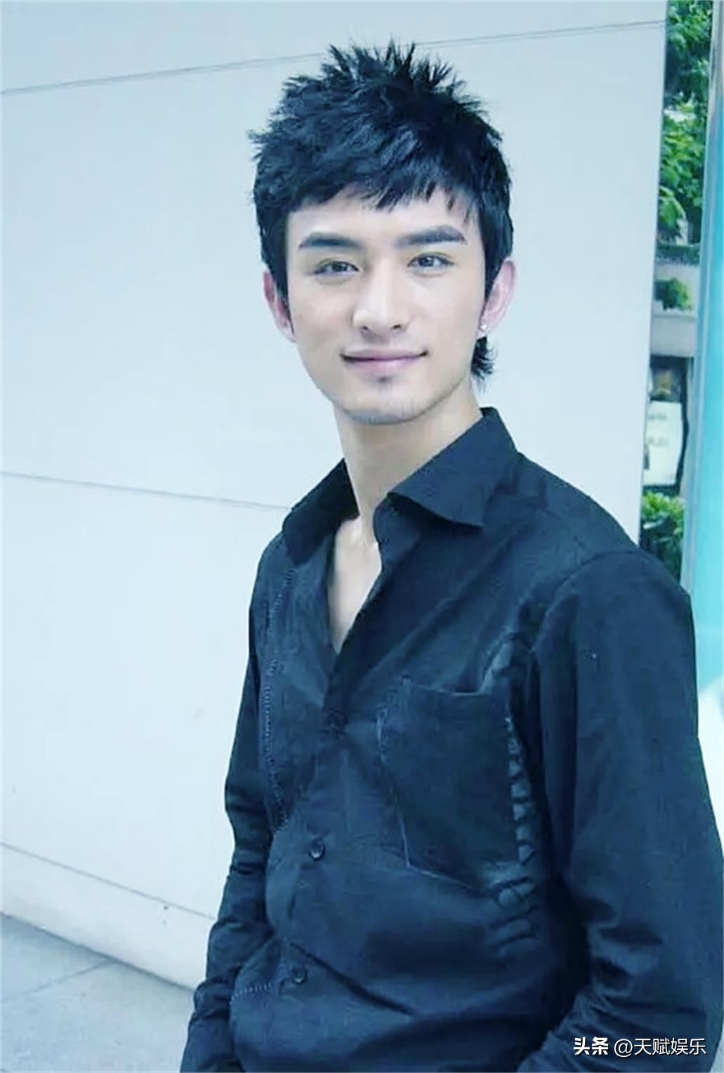 Zhang Xiaochen, the handsome actor who plays Yin Song in the TV series ...