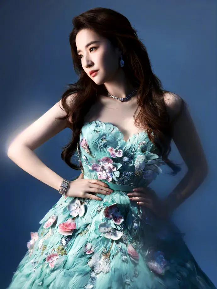 #Princess Liu Yifei Peacock#——shocking goddess, glamorous, noble and ...
