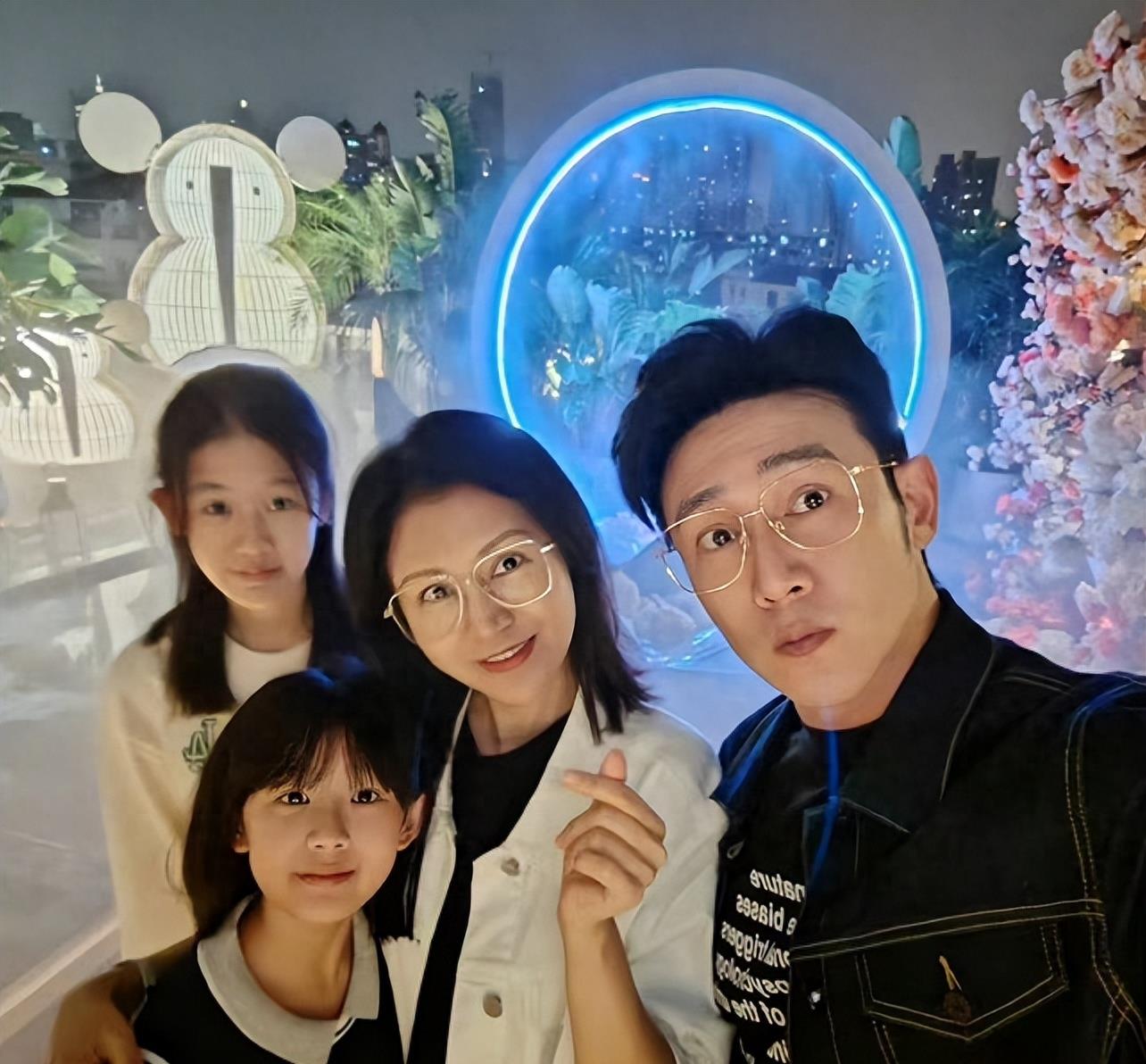 So happy! Lu Yi's family reunited during the Mid-Autumn Festival, and ...