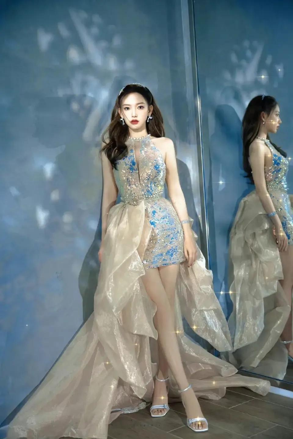 Yang Zi and Cheng Xiao's New Year's Eve party looks so beautiful - iNEWS
