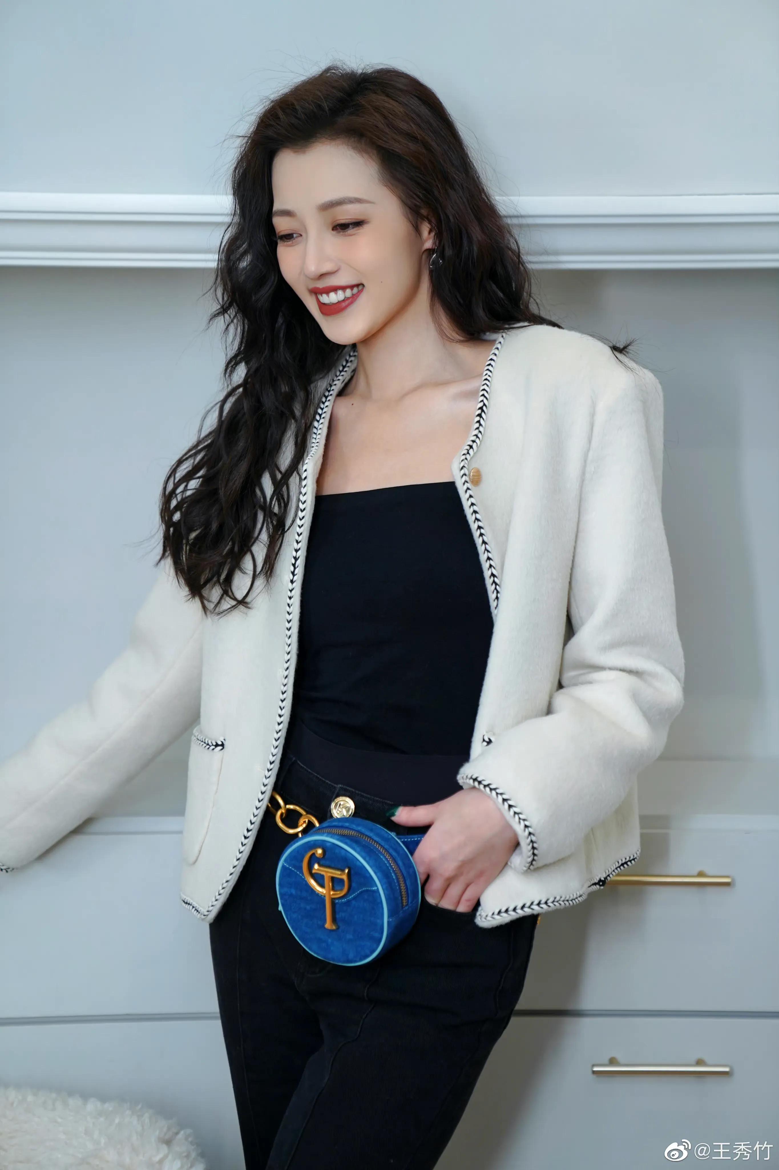 Young actor? Wang Xiuzhu photo selfie - iMedia