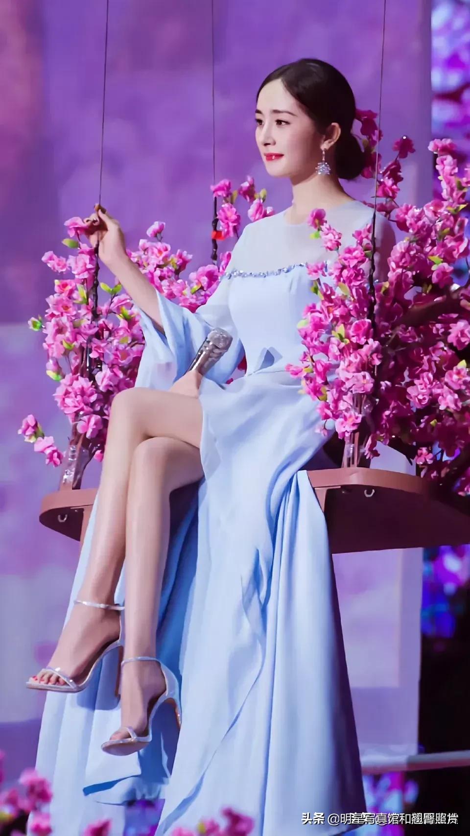 Yang Mi's beautiful legs - iNEWS