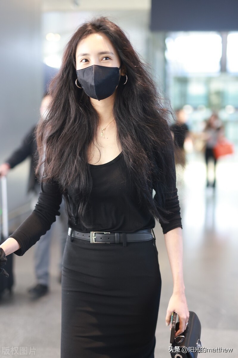 Wang Zixuan appeared at Shanghai Airport, elegant and charming with ...