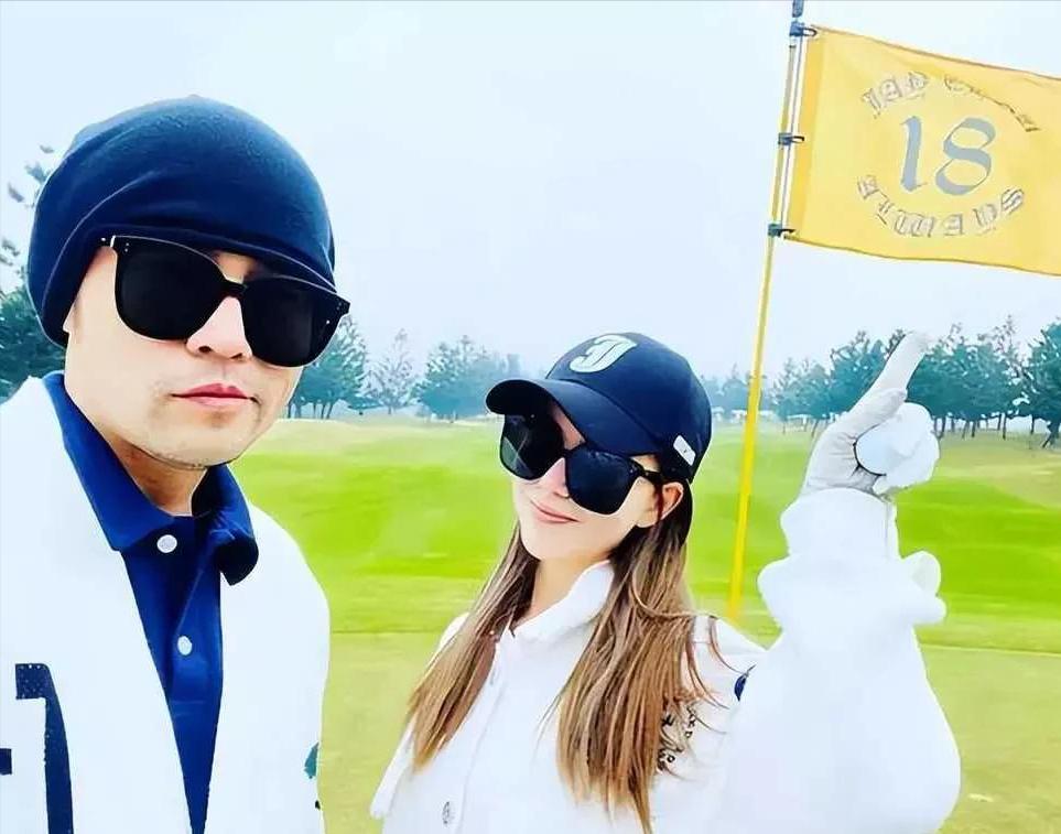 Jay Chou took his wife to play golf, and married Kunling for 8 years as ...