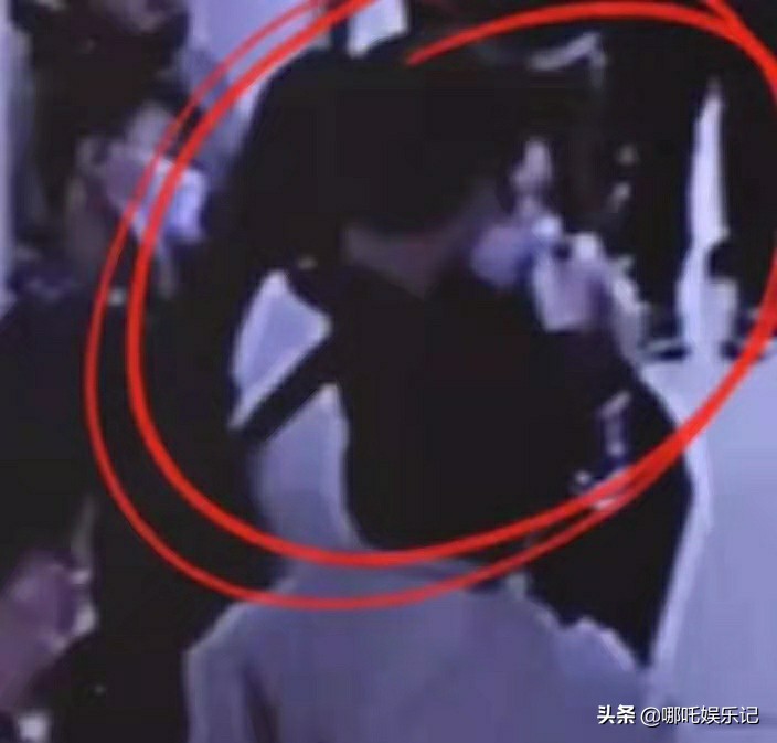 Chen Feiyu and Zhang Jingyi's suspected relationship was exposed and helped Zhang Jingyi sort ...