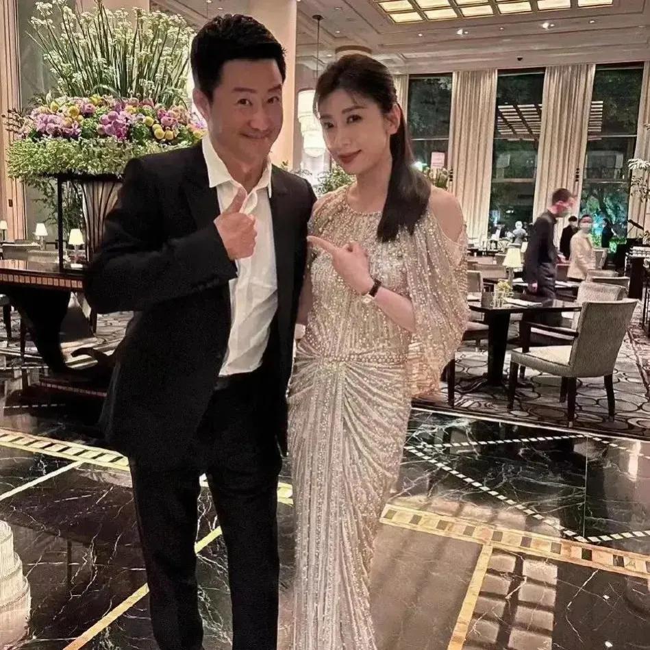 The insider revealed that Wu Jing and Jia Jingwen held each other's ...