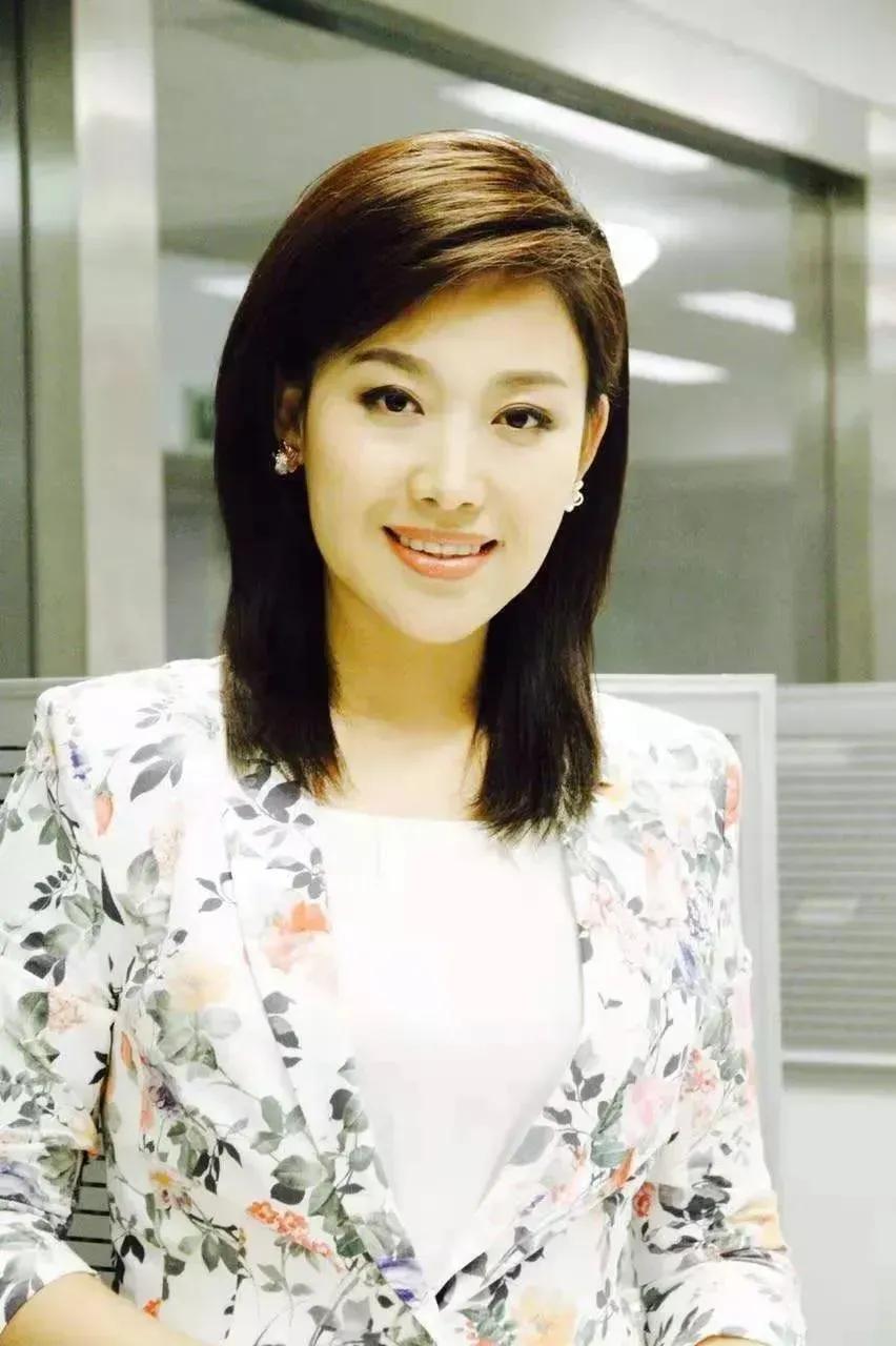 CCTV beauty Zheng Li - iNEWS