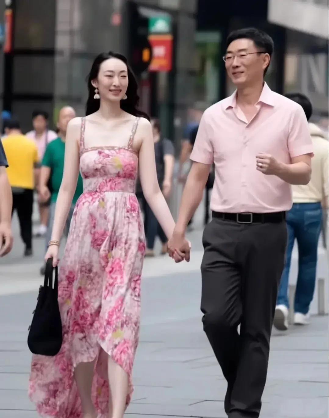 The hand-in-hand incident is not over, and the China Railway Third Bureau Hao Dong's waist ...