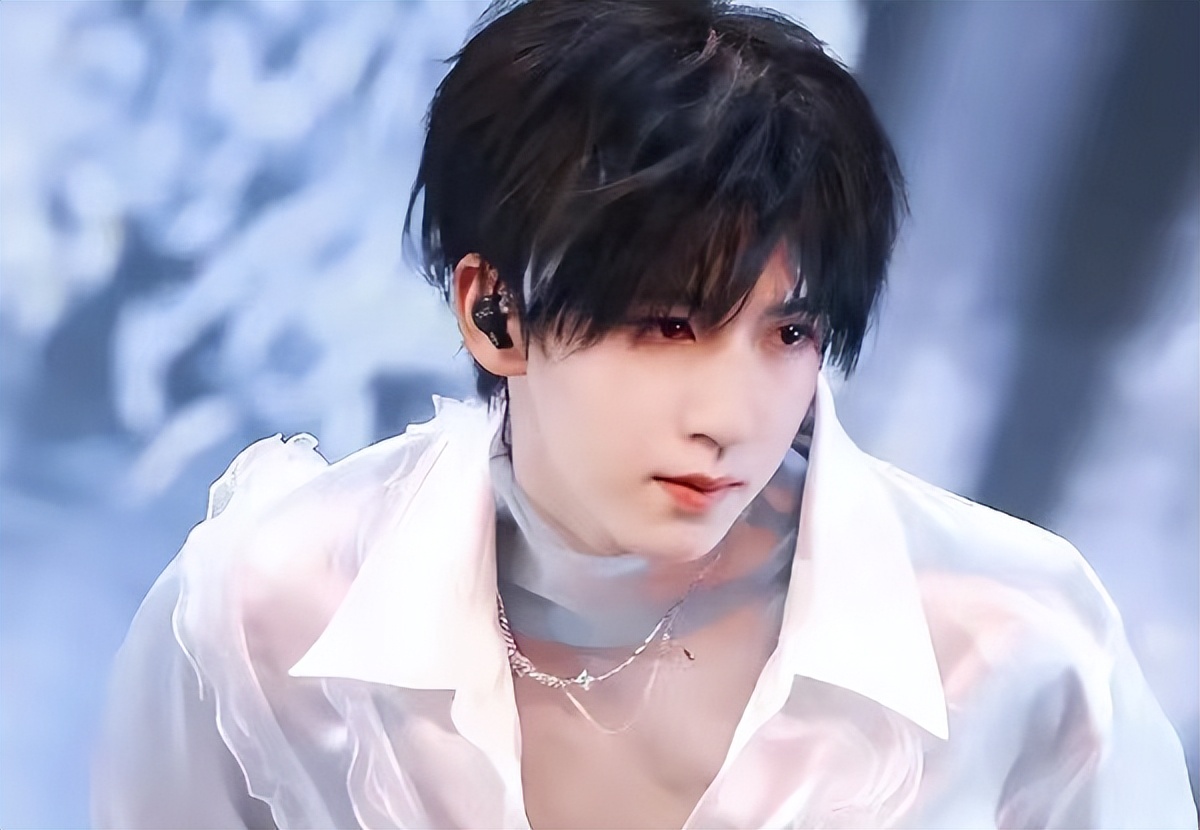 Little Gossip, Zhai Xiaowen, He Junlin, Wang Junkai, Ren Min - iNEWS