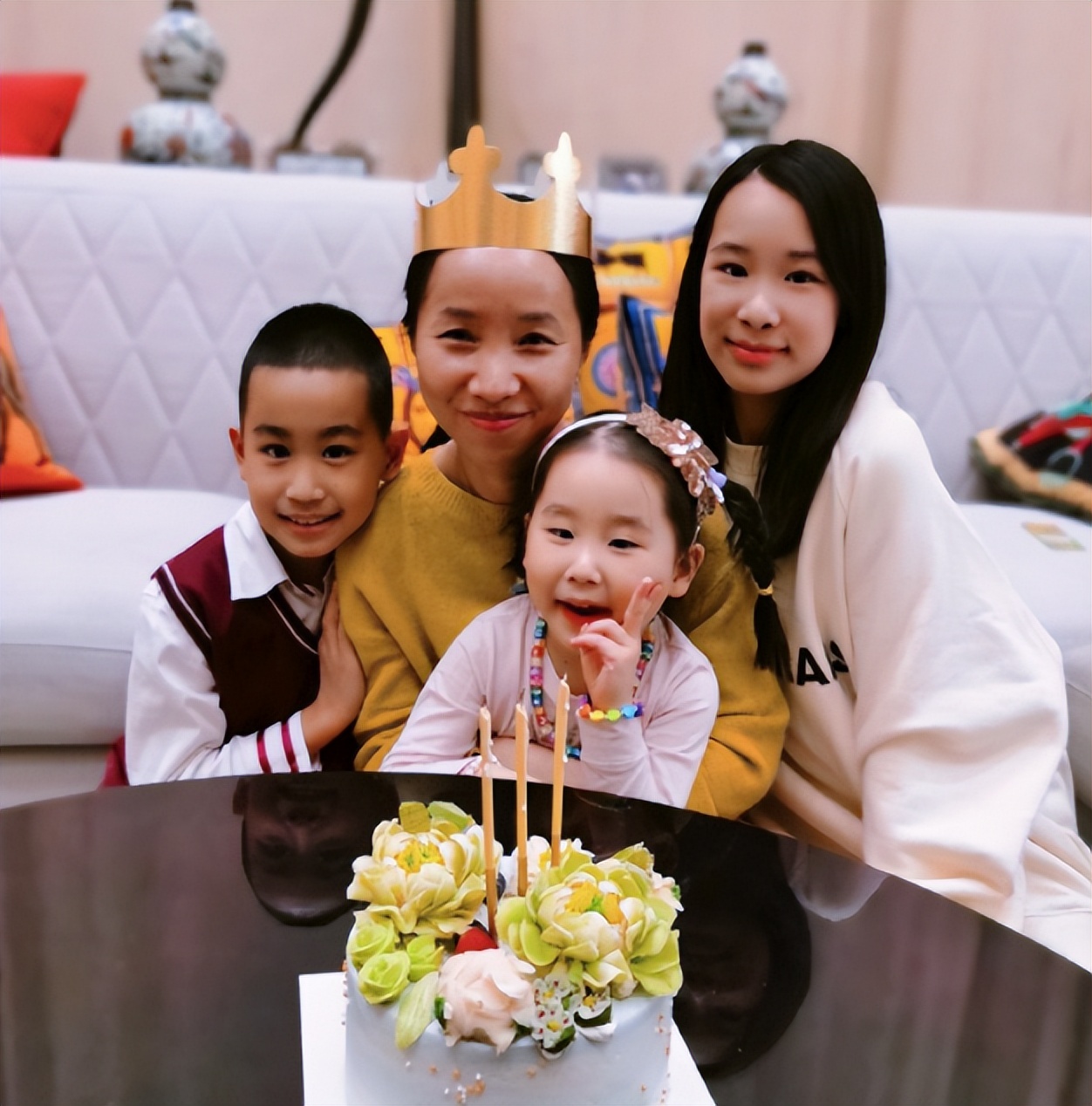 Let the nanny eat leftovers and sleep on the sofa, Chen Haomin and his ...