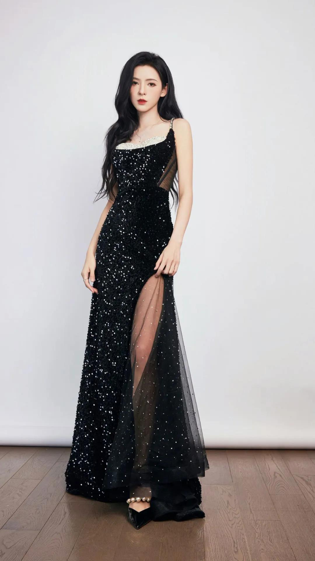 Zhang Yuxi, how many people are fascinated by a red dress - iNEWS