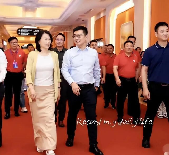 The frontal photo of Dong Mingzhu's new male executive was exposed. He ...