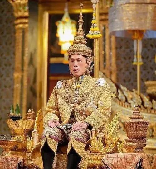 Maha: The king who holds 40 billion in his hand, once made a dog as a ...