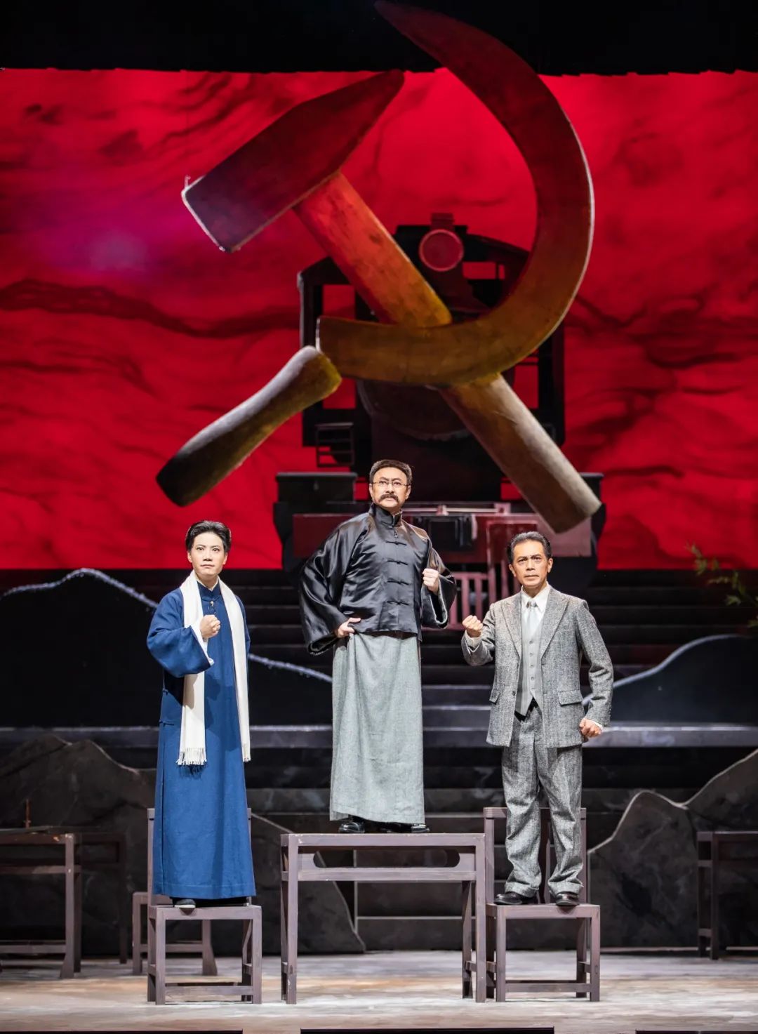 How does Peking Opera represent Mao Zedong?This is how Li Bo, a young ...