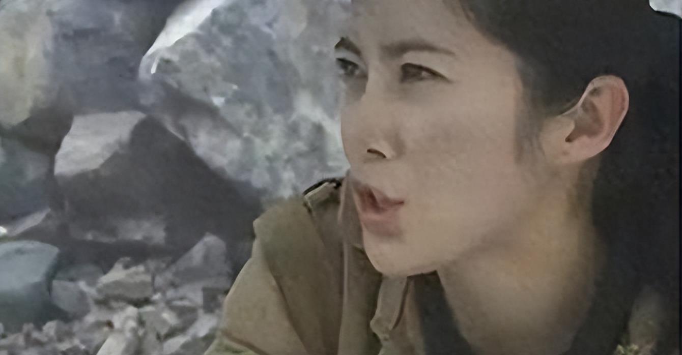 Bathing in the open air, high-cut skirts exposing thighs, these scenes ...