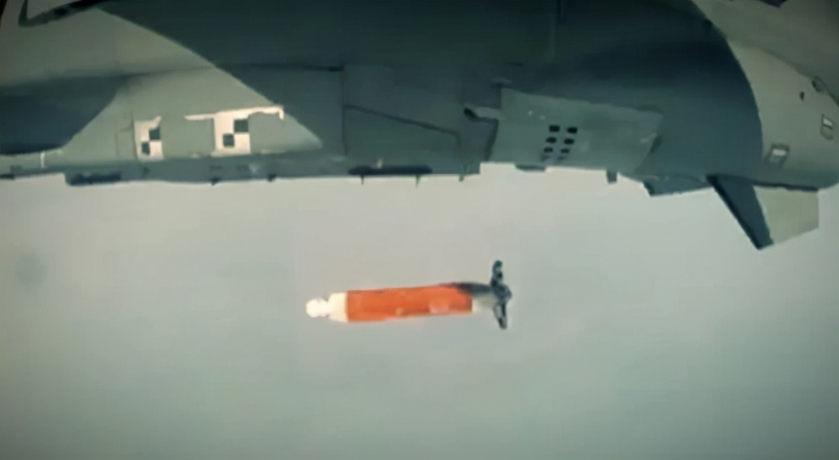 With long range and strong penetration capability, the anti-runway ...