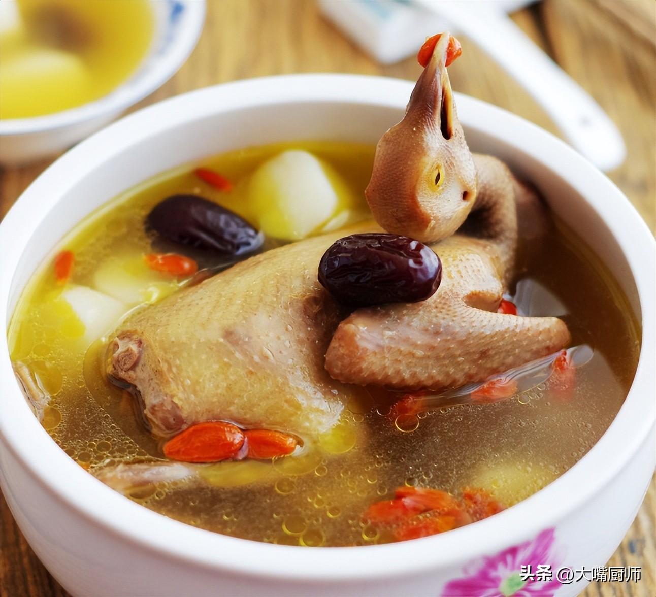 One pigeon wins nine chickens, stewed pigeon soup, keep in mind the "3 ...