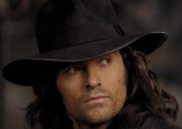 A billion-dollar magic production! Van Helsing turned into a ferocious ...