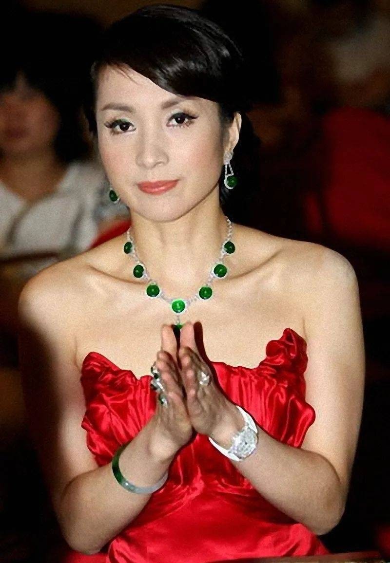 Tang Can had dinner with big bosses and celebrities during the Mid ...