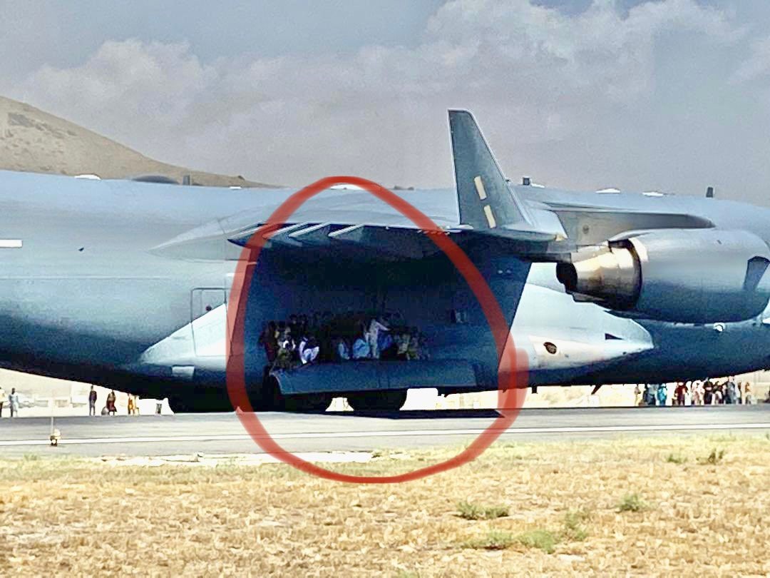 The Yun-20 formation flew to Afghanistan, loaded with earthquake ...