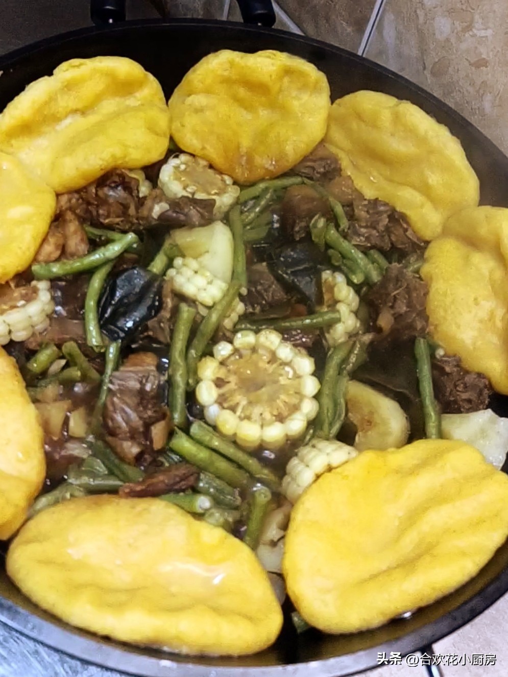 Ground pot air-dried chicken with multi-grain pancakes. There are ...