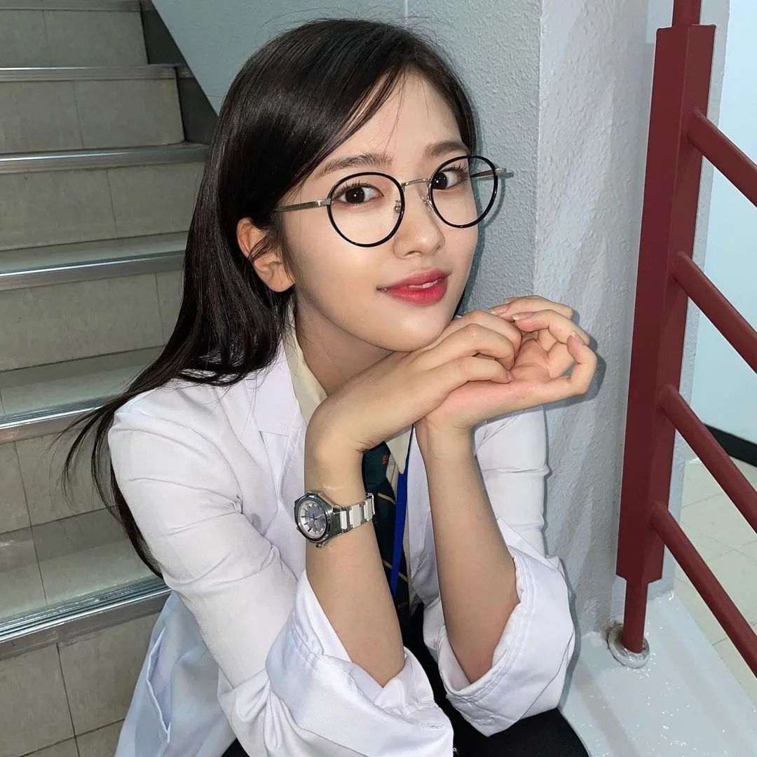 The flawless An Yujin looks a bit like Cheng Xiao! - iNEWS