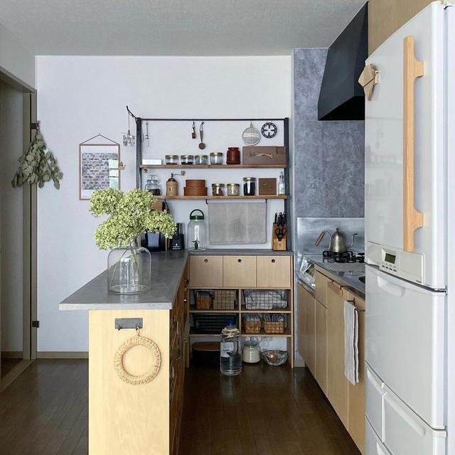 Walking into the house of a female Zen master, the whole house is ...