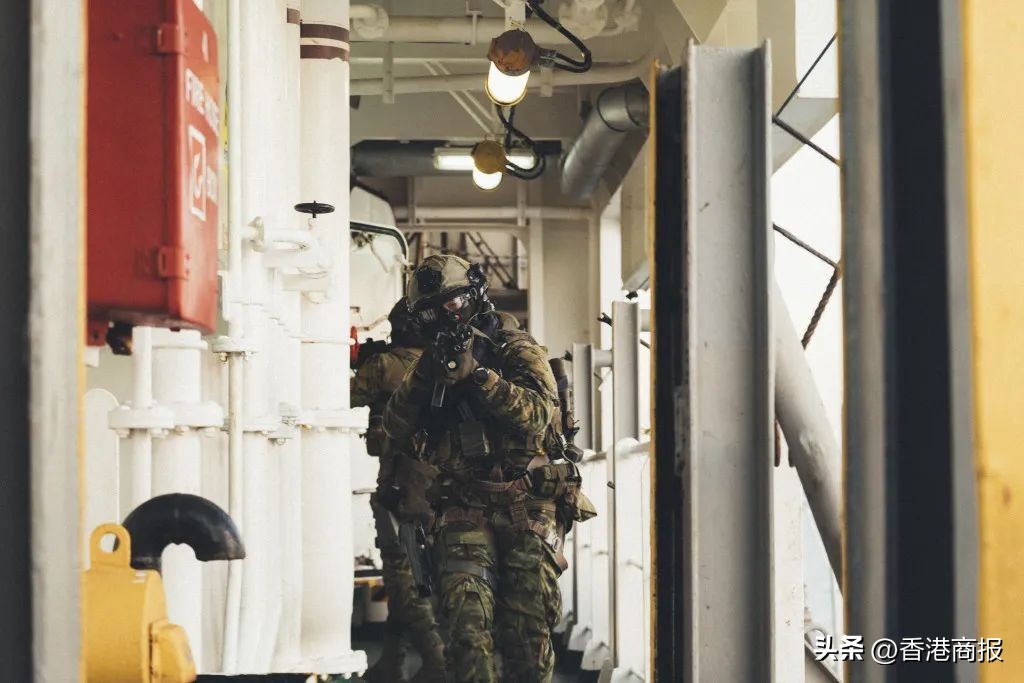 Directed by Lam Chiu-hsien, the Hong Kong police blockbuster "Siege of ...