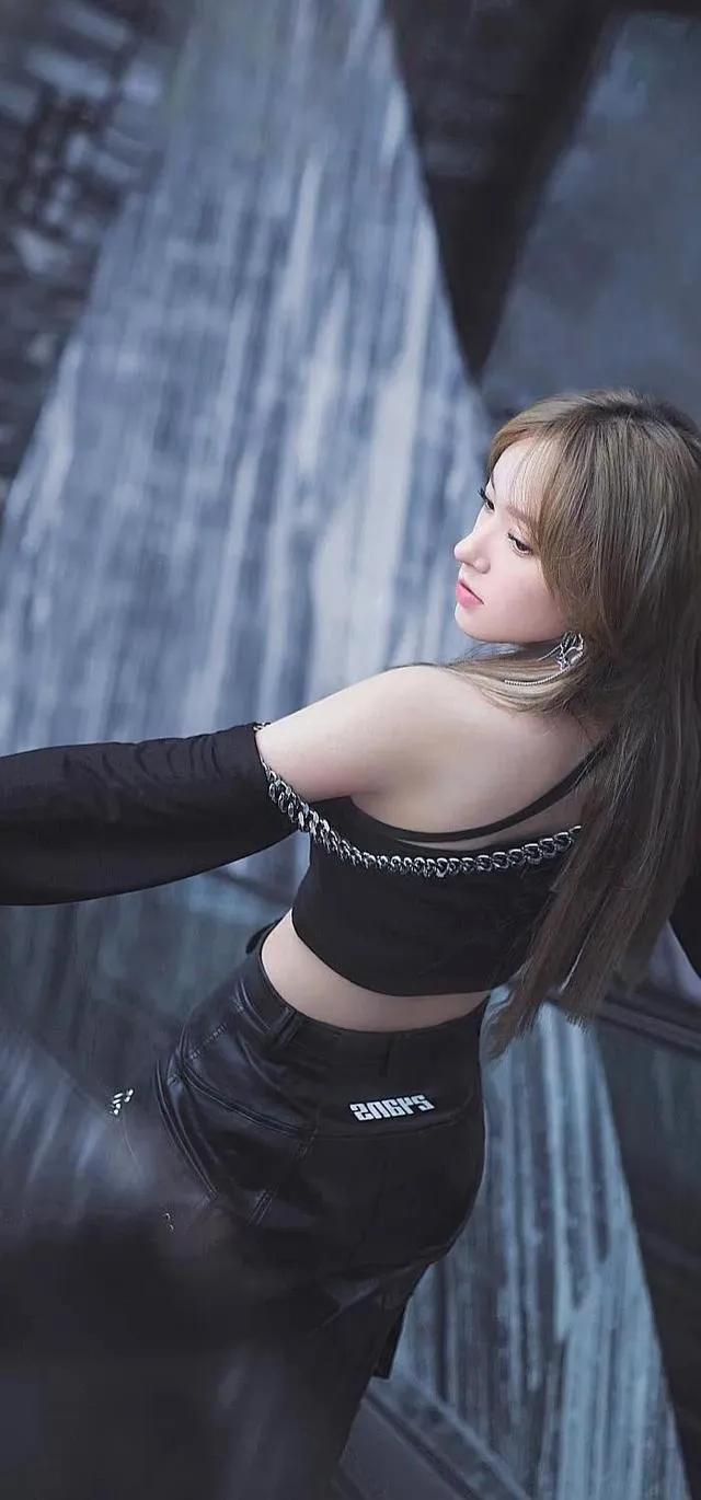 Star Wallpapers - Cheng Xiao Issue 690 - iNEWS