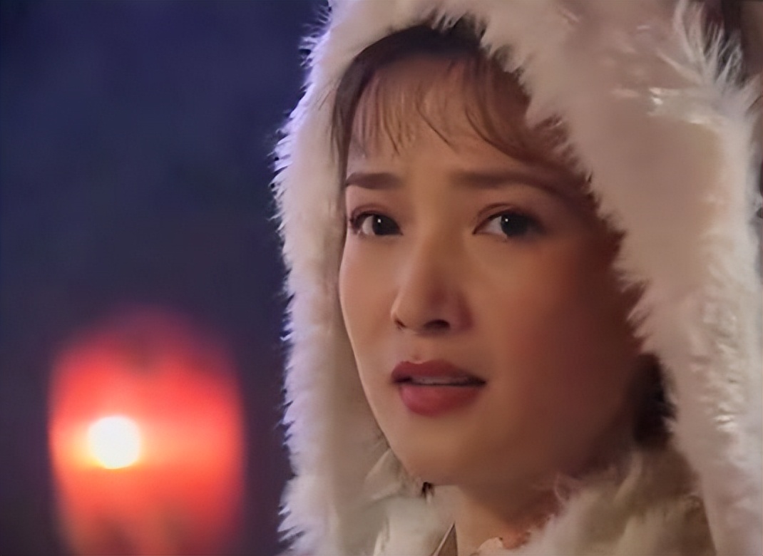 He Qing plays the second female lead in "The Grass by the Green River ...