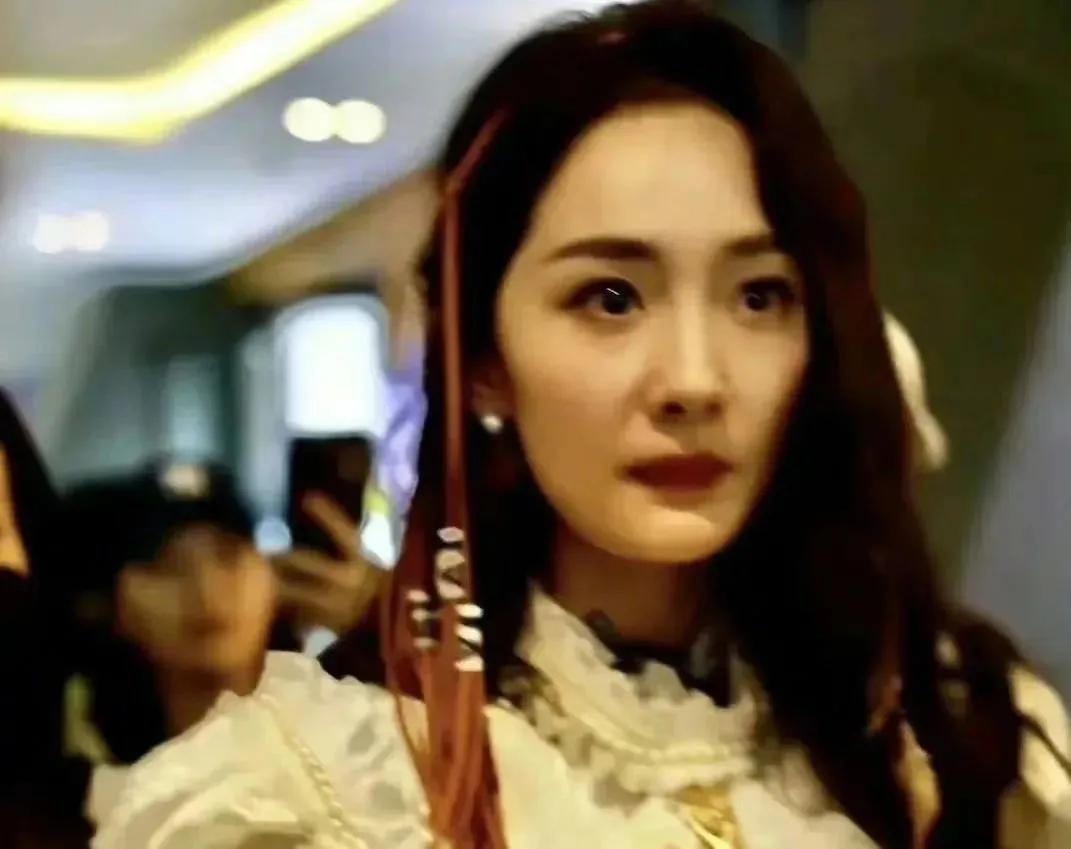 Yang Mi's face collapsed? - iNEWS