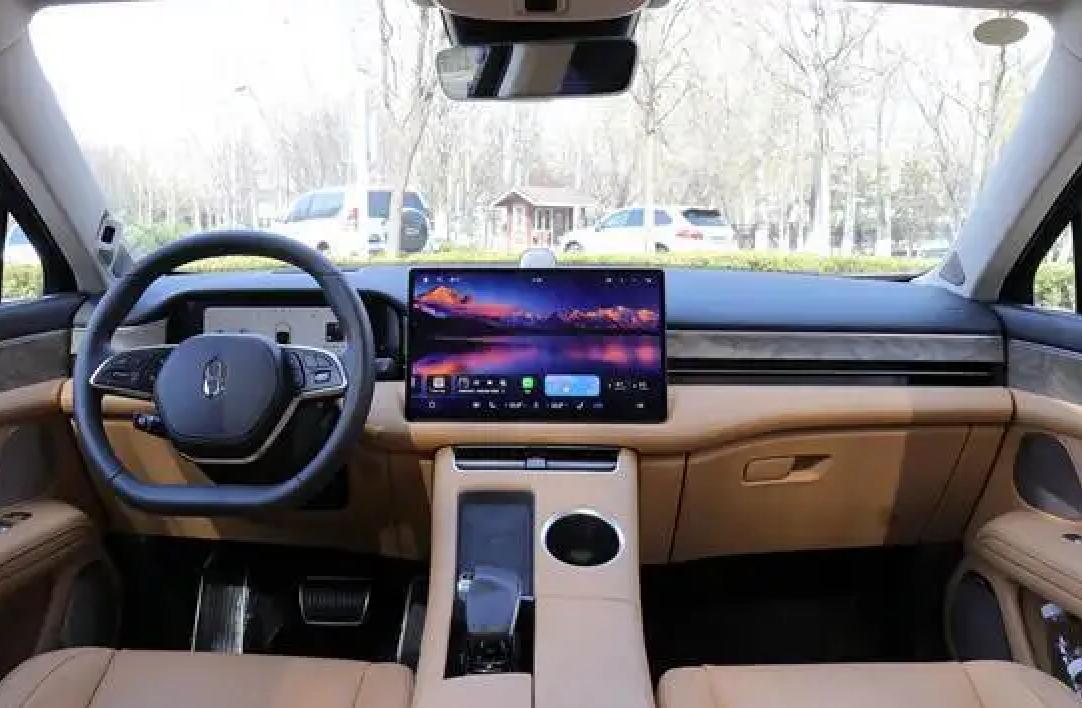 Three cars compete with each other, AITO Wenjie M5 NVH performance is outstanding - iNEWS