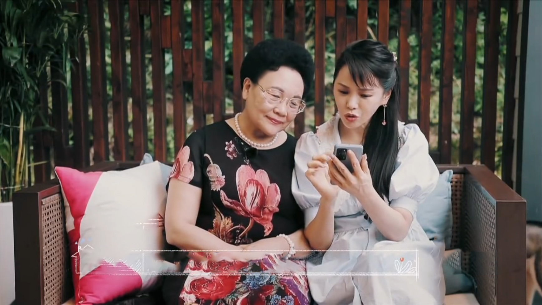 Fairy mother-in-law and daughter-in-law! Yi Nengjing is not too dirty to wash her mother-in-law ...