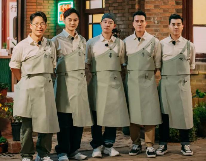 After "Brother Phi", the variety show "Boiling Hot Life" was launched ...