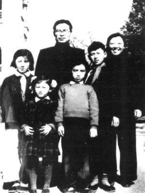 In 1953, Gao Gang entertained Chen Geng with a high standard and held ...