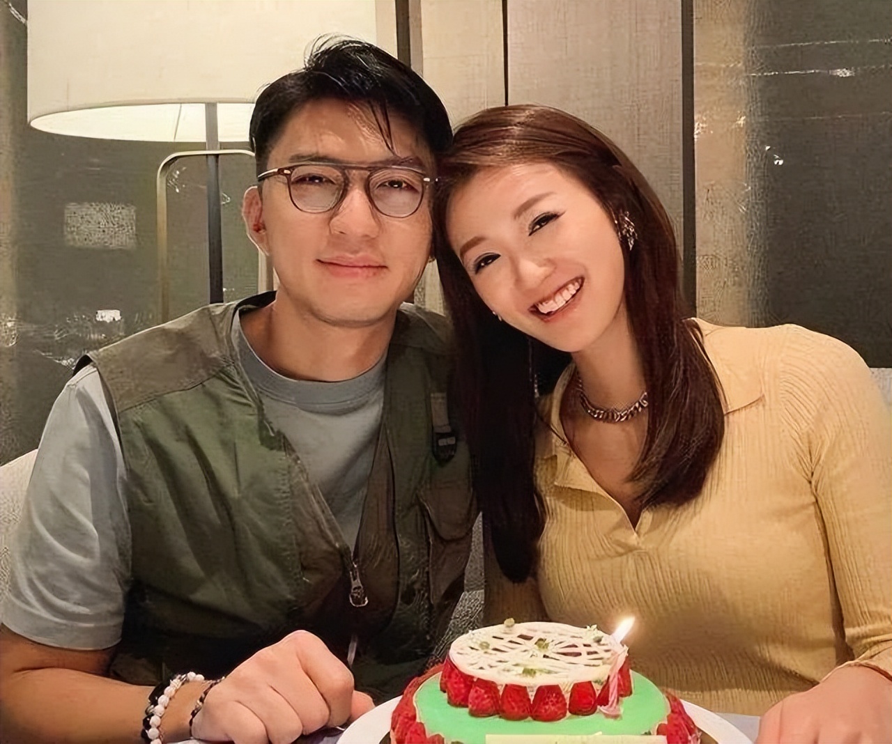 63-year-old TVB "Ratings Lucky Star" married the granddaughter of the gambling king for the ...