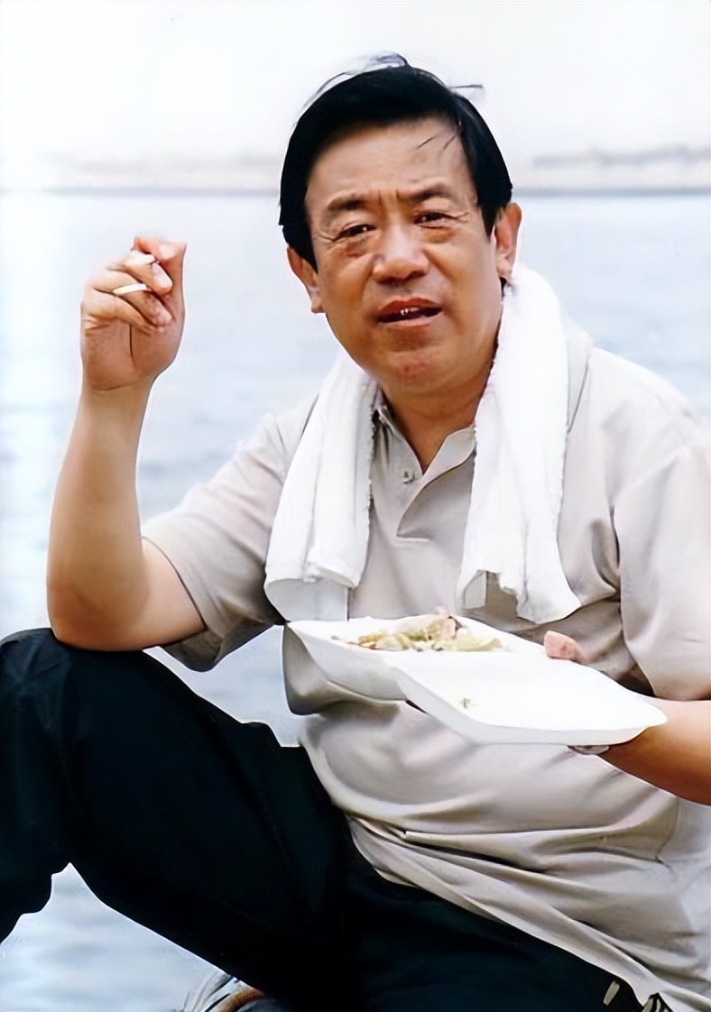 The 80-year-old national first-class actor Gao Ming is praised and down ...