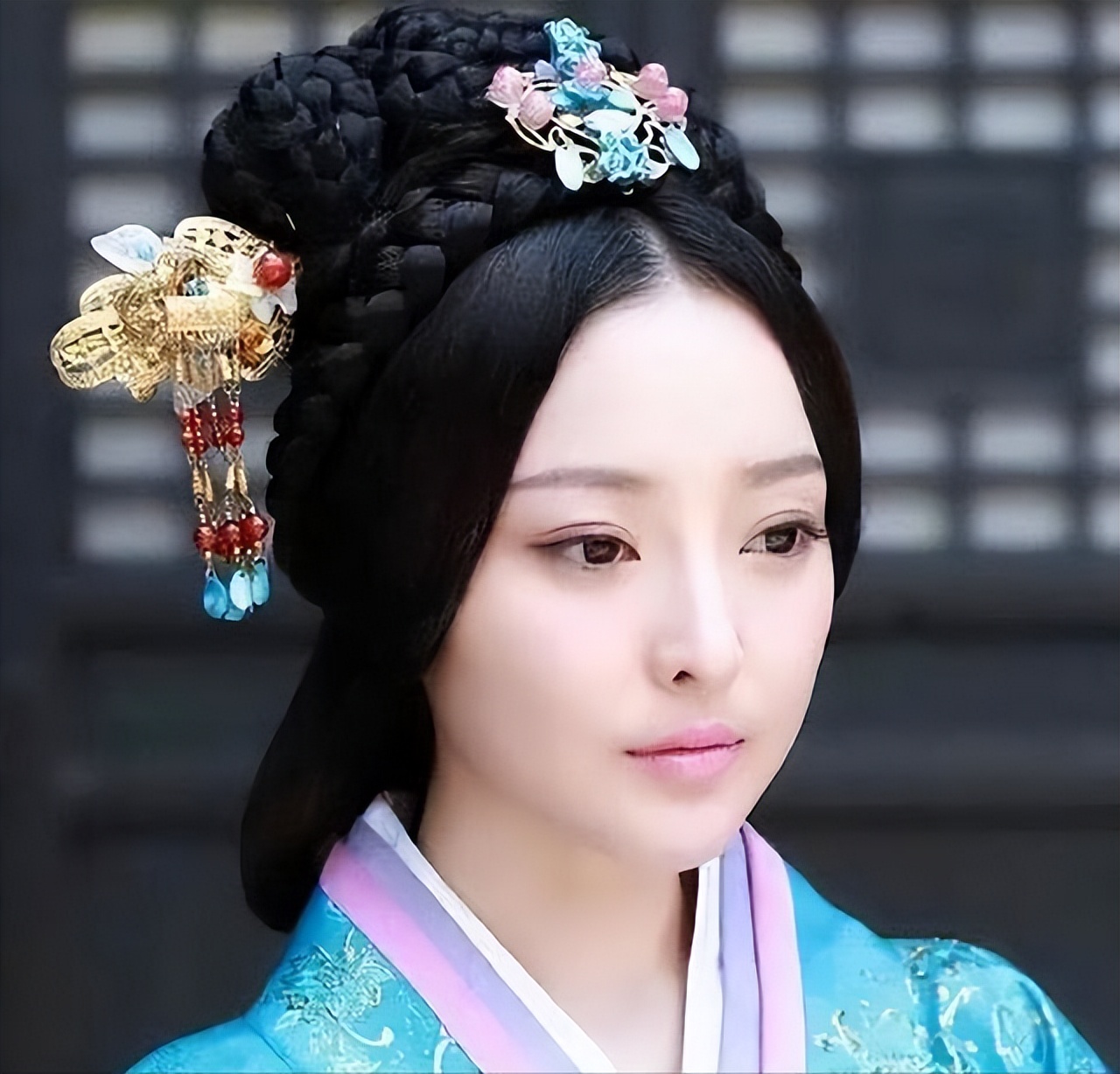 Zhang Hanyun's first costume drama, Wang Jiexi interprets the role with ...