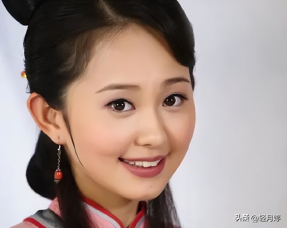 Nine Pan Jinlians, pink face and red cheeks, slender waist and graceful ...