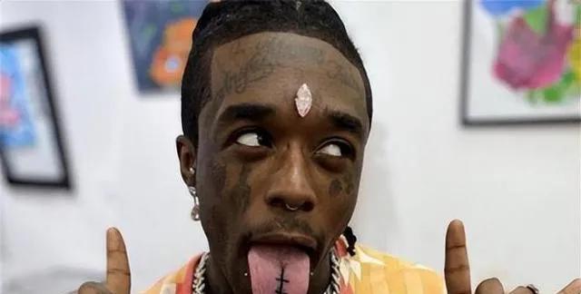 Really good at playing, the American singer has a wonderful look: 160 ...