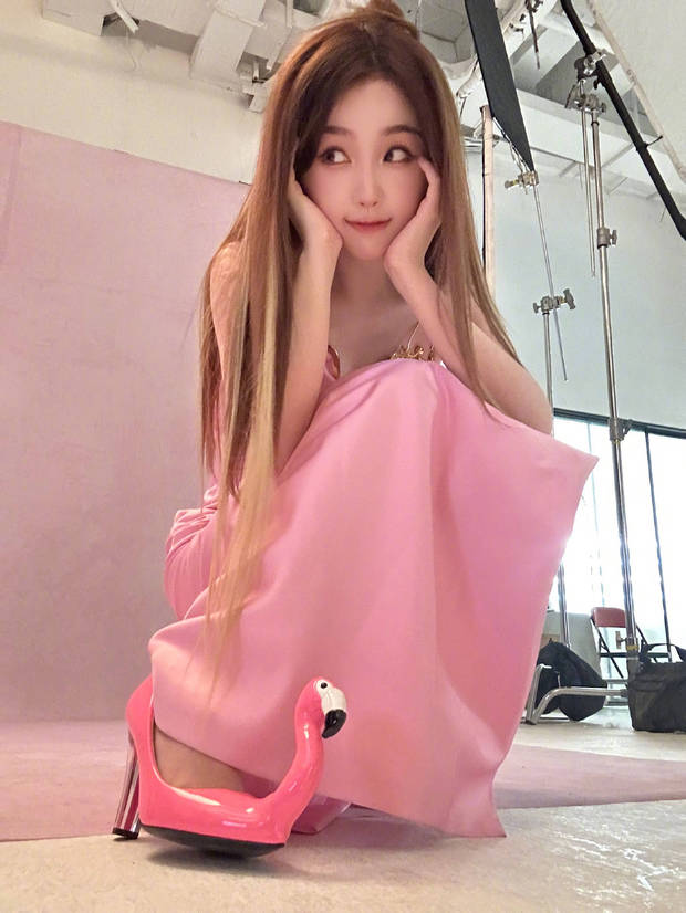 Yu Shuxin's unique and fashionable shape is full of flamingo high heels ...