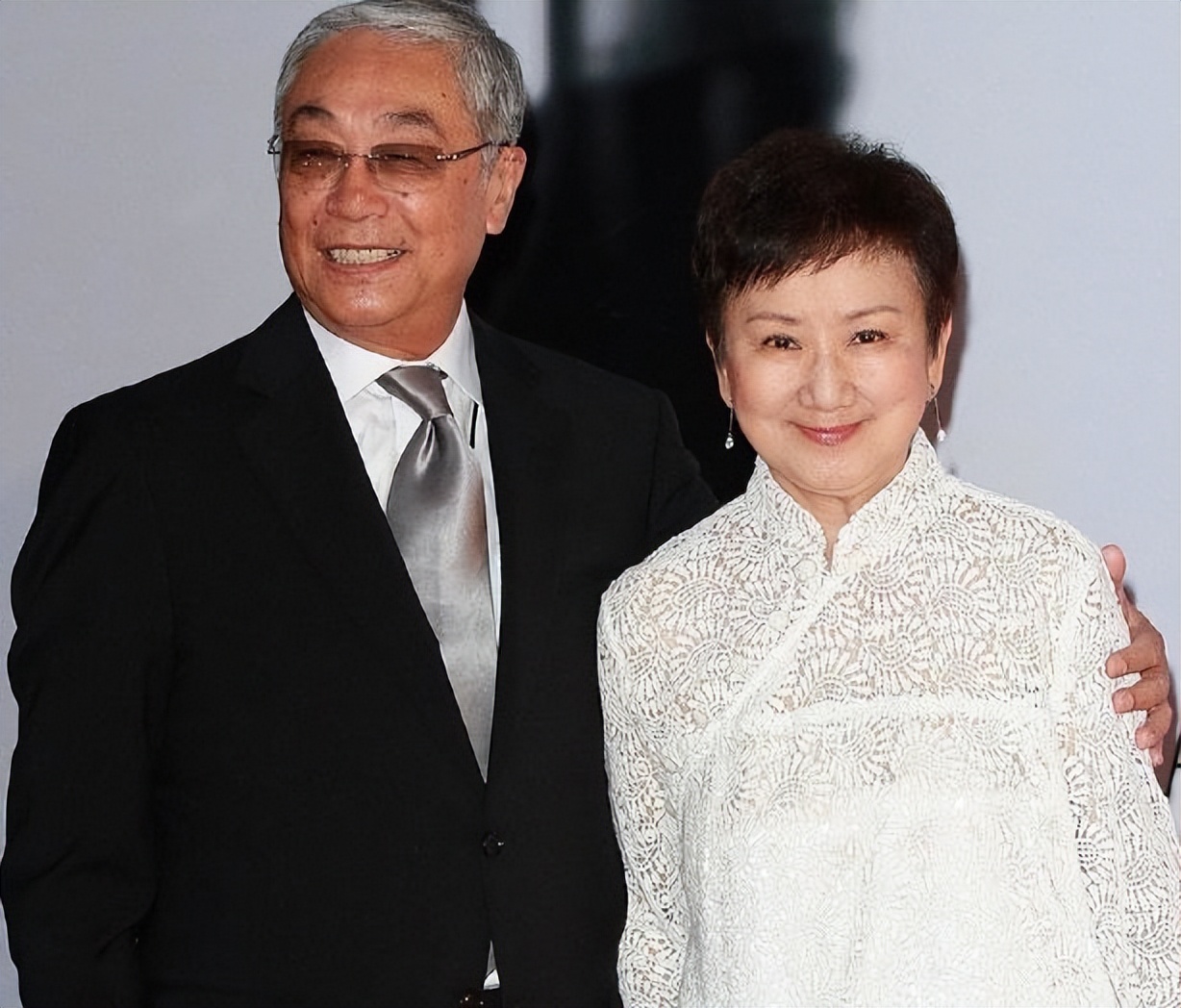 Zeng Jiang passed away 8 months ago, his wife is too old, and there is no smile on her face with ...