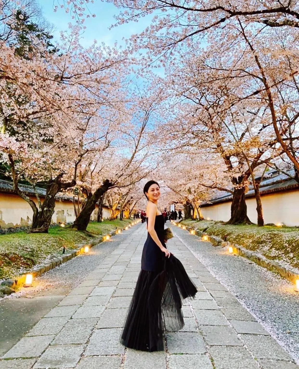 Forty-two-year-old Ryoko Guangmo has a sudden change in dressing style ...