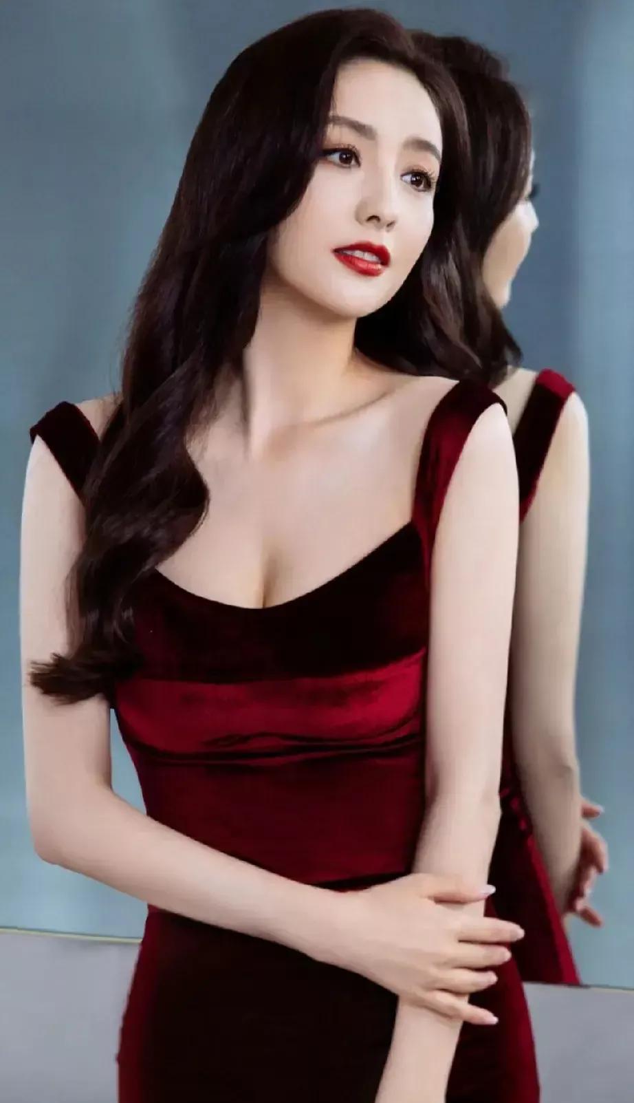 Celebrities compete for beauty Tong Yali Vs Zhang Tianai - iNEWS