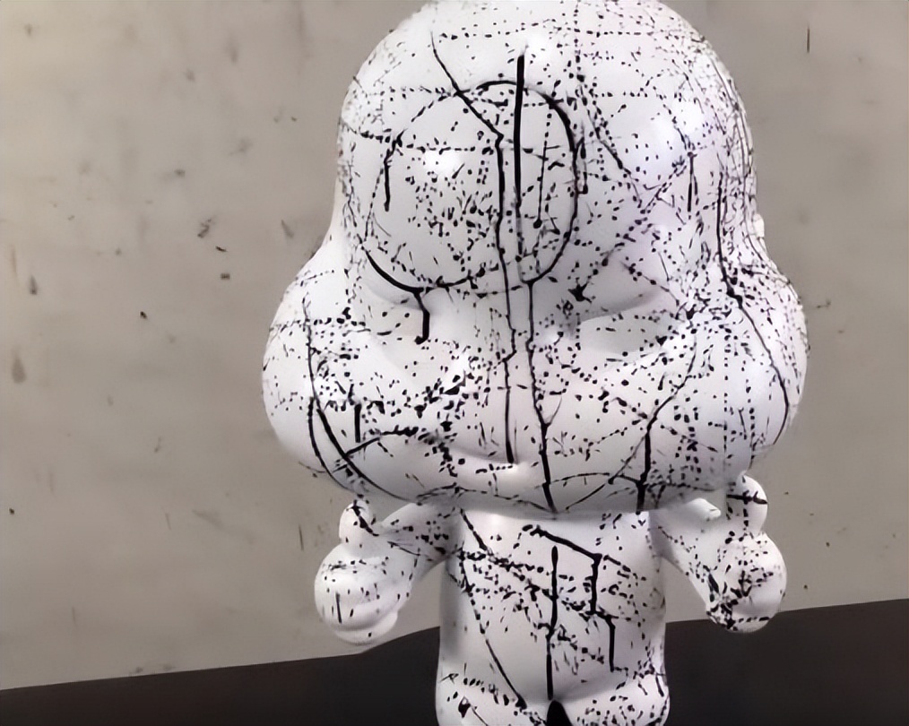 Shao Yan has released a new work, similar to Yayoi Kusama's artist ...