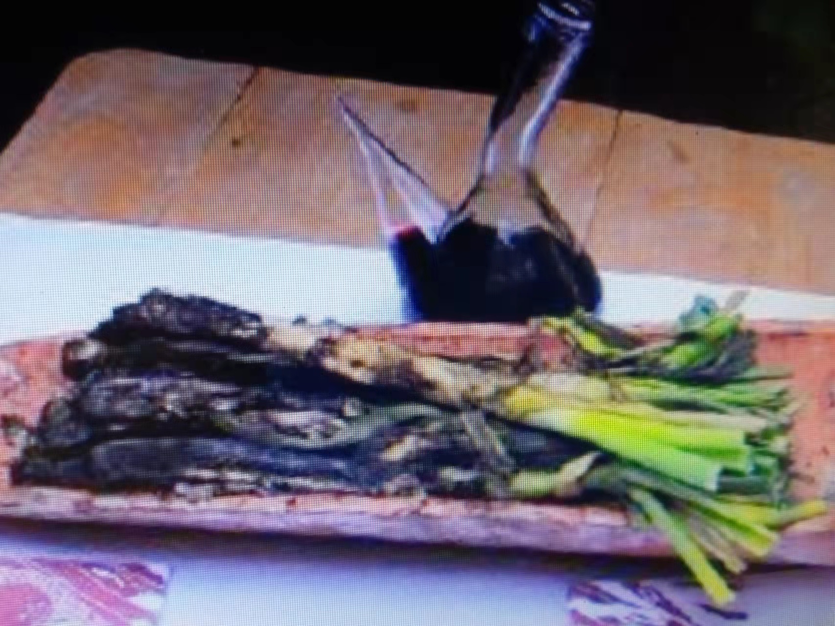 How delicious is roasted green onions?Spain has set up a roasted spring ...
