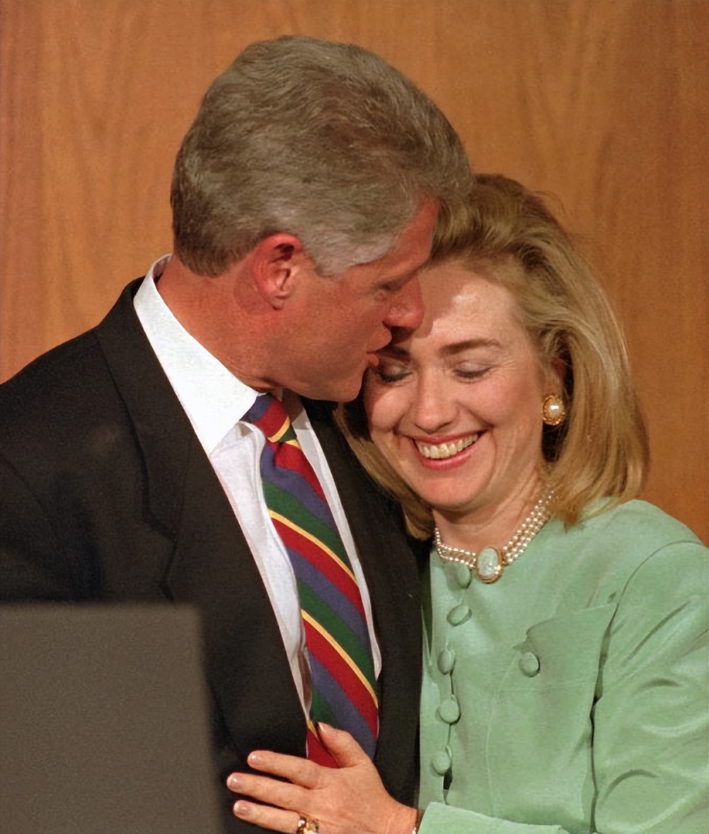 Clinton's "zipper door" incident was exposed, Hillary was accused of ...