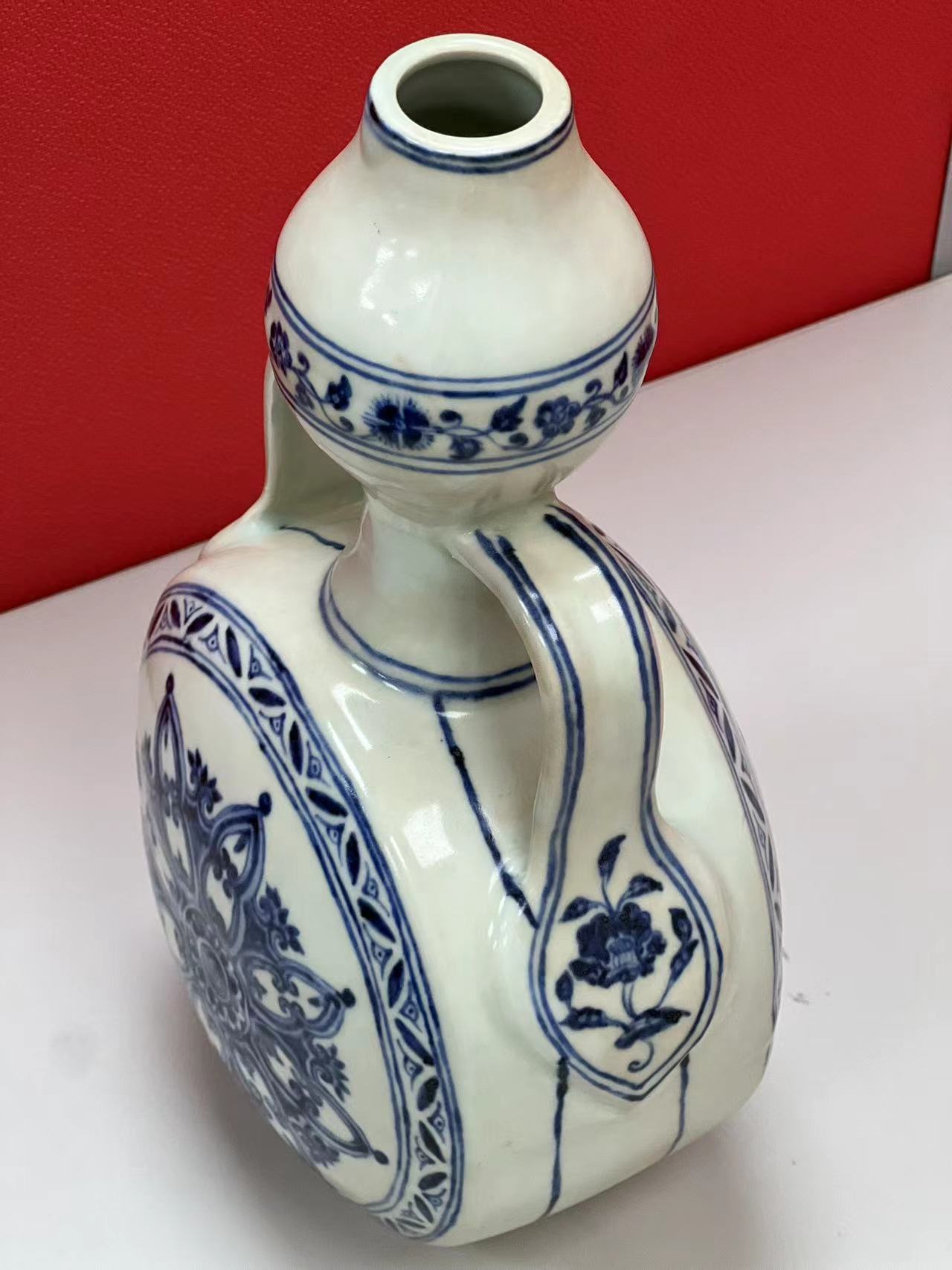 The Porcelain Craftsmanship of the Ming Dynasty Blue and White Baoxiang Flower Pattern Double ...