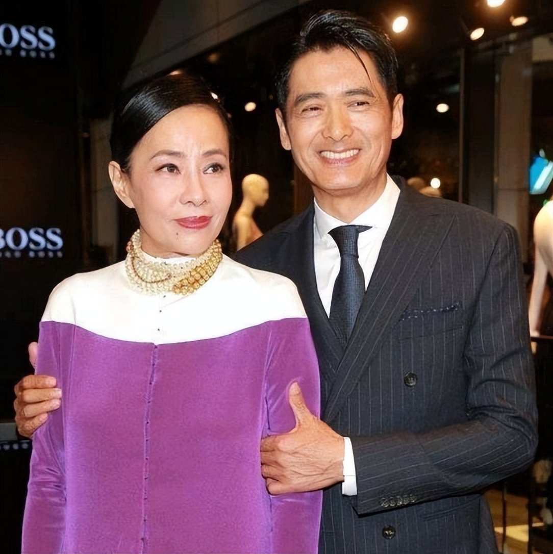 How awesome is the woman behind Chow Yun Fat? Let Chow Yun-fat be the ...