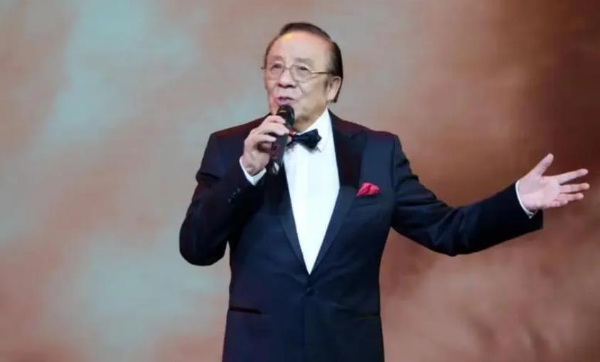 Singer Yang Hongji's Love Story: Late Marriage Meets a Confidant, Old ...